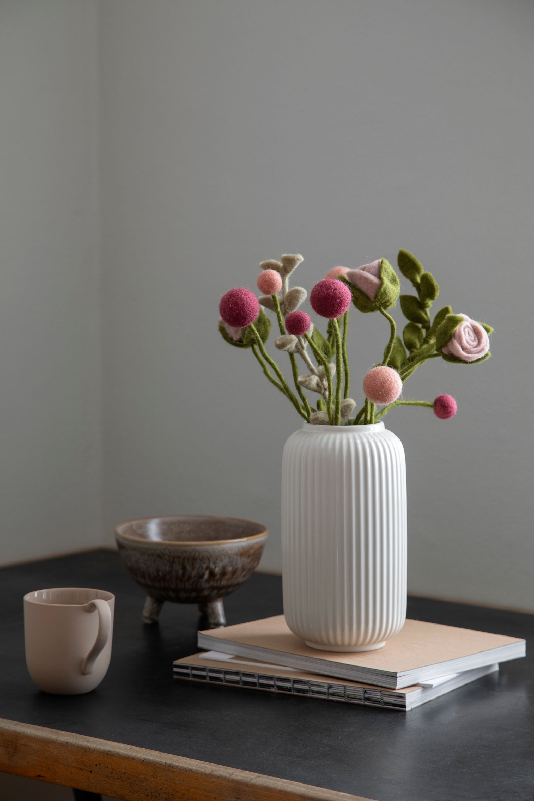 Gry & Sif Flower bolletje vilt - 2 maten | Oosterlinck Home